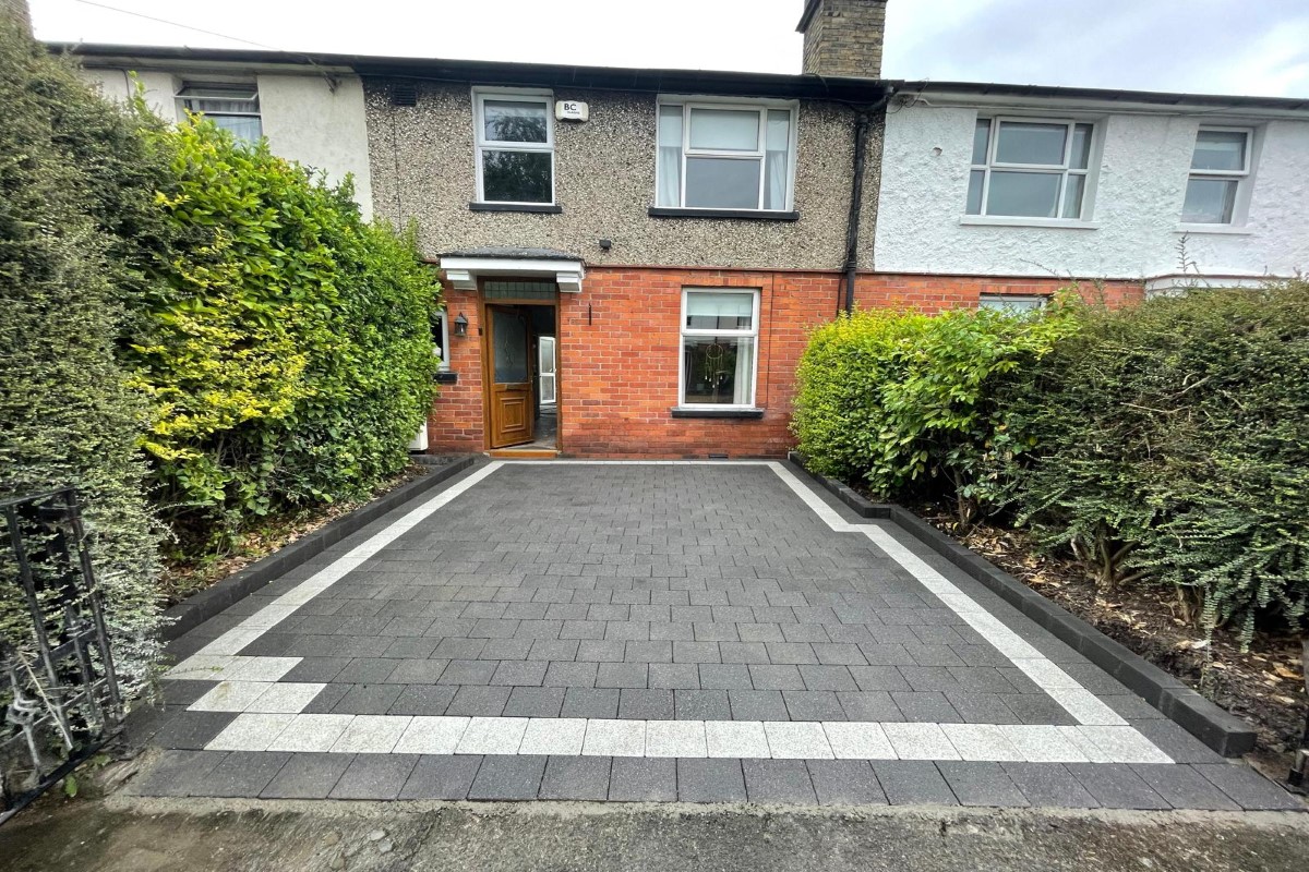 Driveway with Black Corrib Paving and Patio with Silver Granite Flags ...