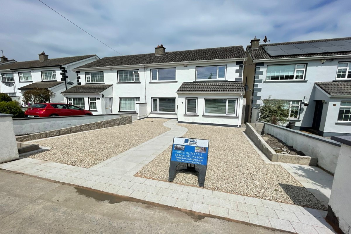 Driveway with Golden Gravel, Silver Granite Pathway and Borderline in ...